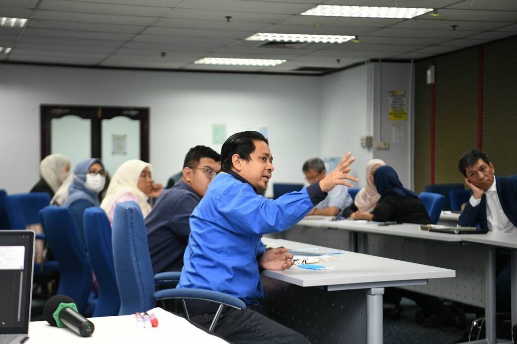 Courtesy Visit from the President and Group Chief Executive of SIRIM ...